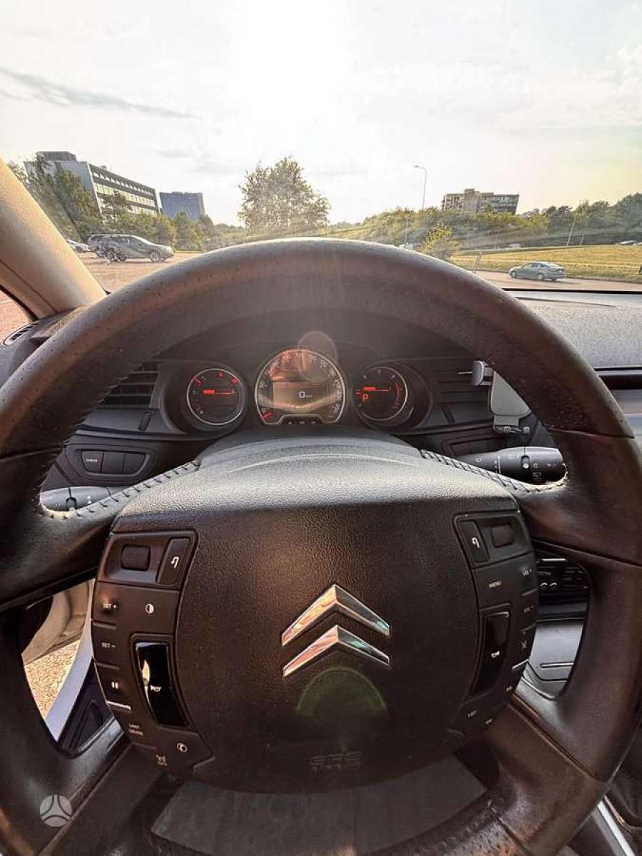 Balts Citroen C5 2012 Viļņa, ar dzinēja tilpumu 2.00 L un nobraukumu 280 tūkst. km par 1500 €, foto 8 vietnē AUTOMOTO.COM.LV