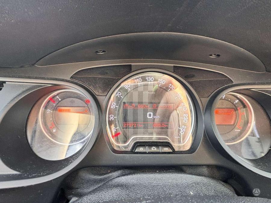 Balts Citroen C5 2012 Viļņa, ar dzinēja tilpumu 2.00 L un nobraukumu 280 tūkst. km par 1500 €, foto 9 vietnē AUTOMOTO.COM.LV