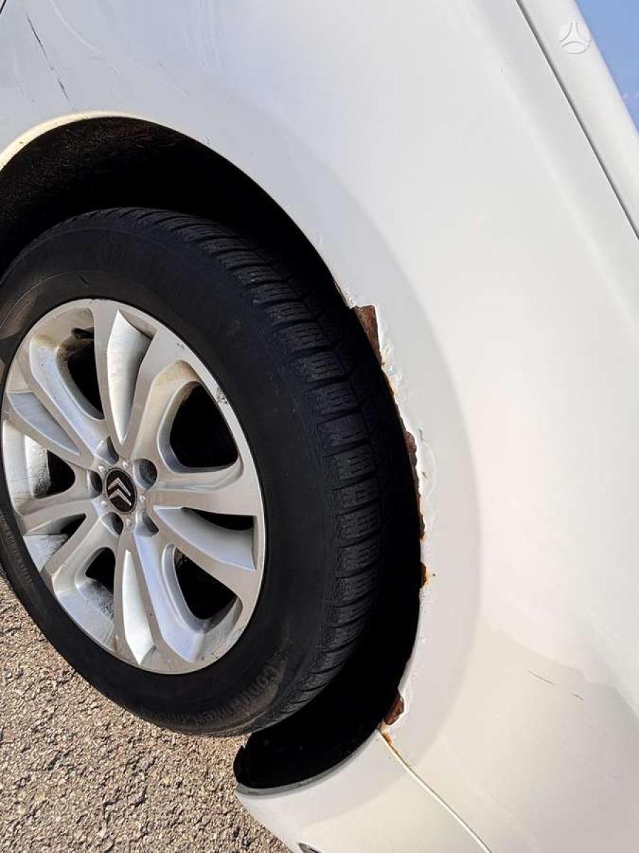 Balts Citroen C5 2012 Viļņa, ar dzinēja tilpumu 2.00 L un nobraukumu 280 tūkst. km par 1500 €, foto 13 vietnē AUTOMOTO.COM.LV