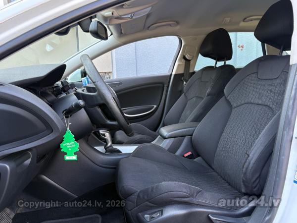 White Citroen C5 2012 in Rapla, with an engine capacity of 2.00 L and mileage of 302 thousand km for 2000 €, photo 9 on AUTOMOTO.COM.LV