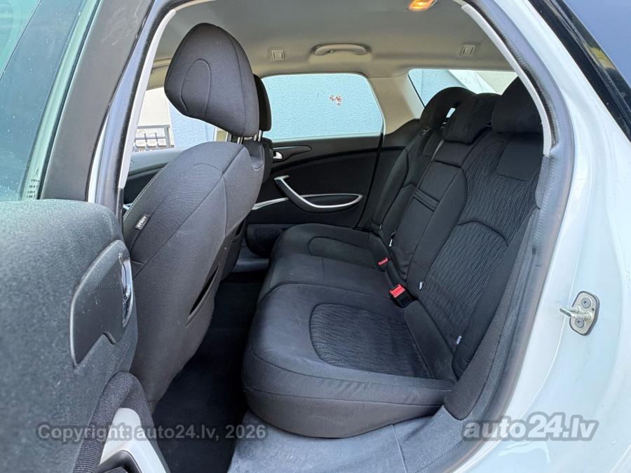 White Citroen C5 2012 in Rapla, with an engine capacity of 2.00 L and mileage of 302 thousand km for 2000 €, photo 11 on AUTOMOTO.COM.LV