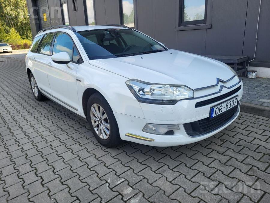 White Citroen C5 2012 in Riga, with an engine capacity of 1.60 L and mileage of 251 thousand km for 4550 €, photo 3 on AUTOMOTO.COM.LV