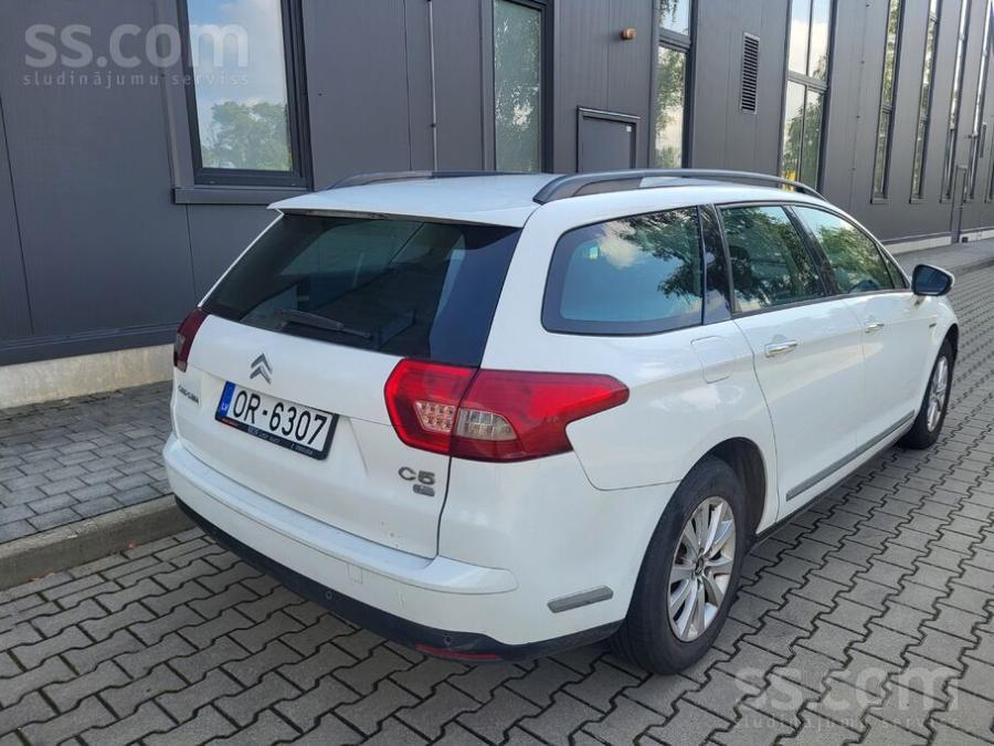 White Citroen C5 2012 in Riga, with an engine capacity of 1.60 L and mileage of 251 thousand km for 4550 €, photo 4 on AUTOMOTO.COM.LV