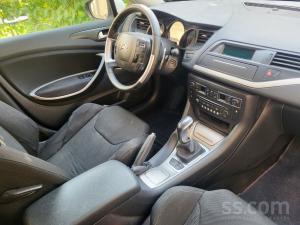 White Citroen C5 2012 in Riga, with an engine capacity of 1.60 L and mileage of 251 thousand km for 4550 €, photo 6 on AUTOMOTO.COM.LV