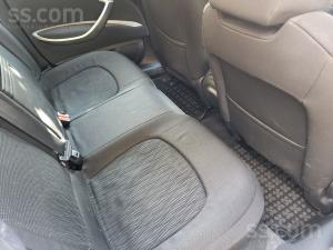 White Citroen C5 2012 in Riga, with an engine capacity of 1.60 L and mileage of 251 thousand km for 4550 €, photo 7 on AUTOMOTO.COM.LV