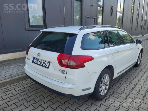 White Citroen C5 2012 in Riga, with an engine capacity of 1.60 L and mileage of 251 thousand km for 4550 €, photo 4 on AUTOMOTO.COM.LV