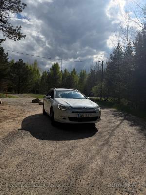 Balts Citroen C5 2013 Tallina, ar dzinēja tilpumu 2.00 L un nobraukumu 213 tūkst. km par 5000 €, foto  vietnē AUTOMOTO.COM.LV