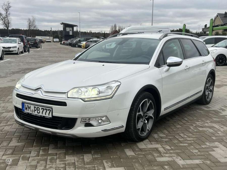 White Citroen C5 2016 in Taurage, with an engine capacity of 2.00 L and mileage of 201 thousand km for 5900 €, photo 1 on AUTOMOTO.COM.LV