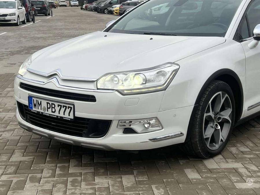 White Citroen C5 2016 in Taurage, with an engine capacity of 2.00 L and mileage of 201 thousand km for 5900 €, photo 2 on AUTOMOTO.COM.LV