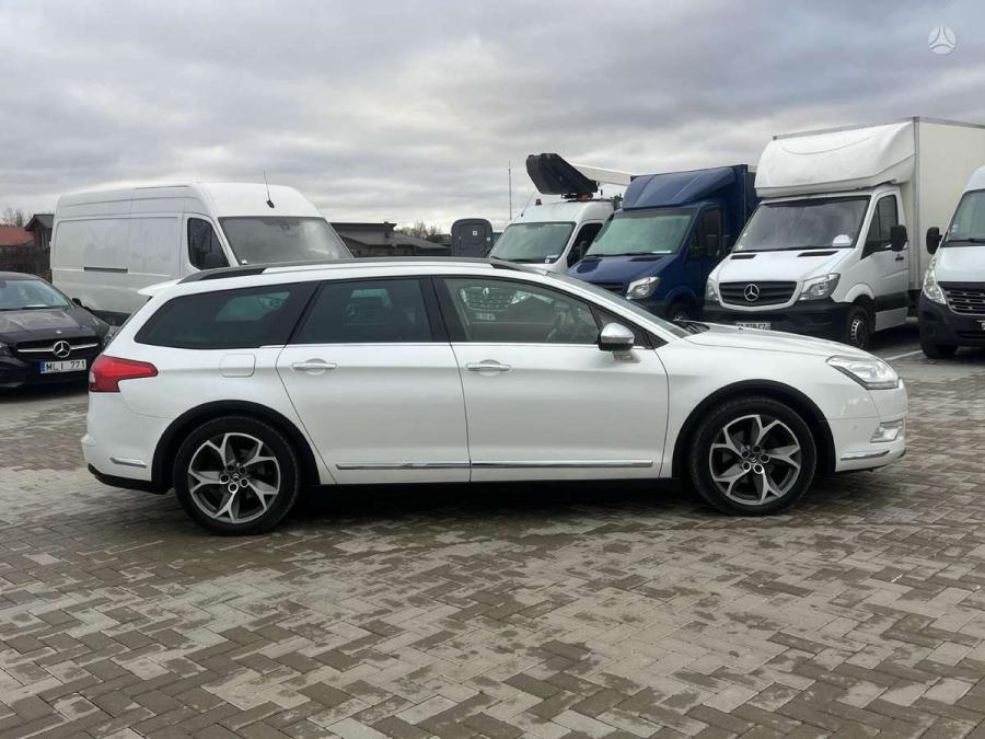 White Citroen C5 2016 in Taurage, with an engine capacity of 2.00 L and mileage of 201 thousand km for 5900 €, photo 6 on AUTOMOTO.COM.LV