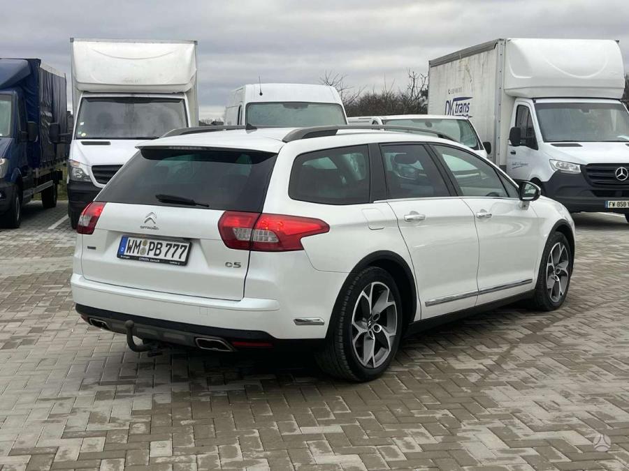 White Citroen C5 2016 in Taurage, with an engine capacity of 2.00 L and mileage of 201 thousand km for 5900 €, photo 7 on AUTOMOTO.COM.LV