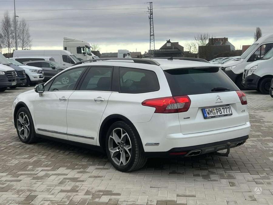 White Citroen C5 2016 in Taurage, with an engine capacity of 2.00 L and mileage of 201 thousand km for 5900 €, photo 9 on AUTOMOTO.COM.LV