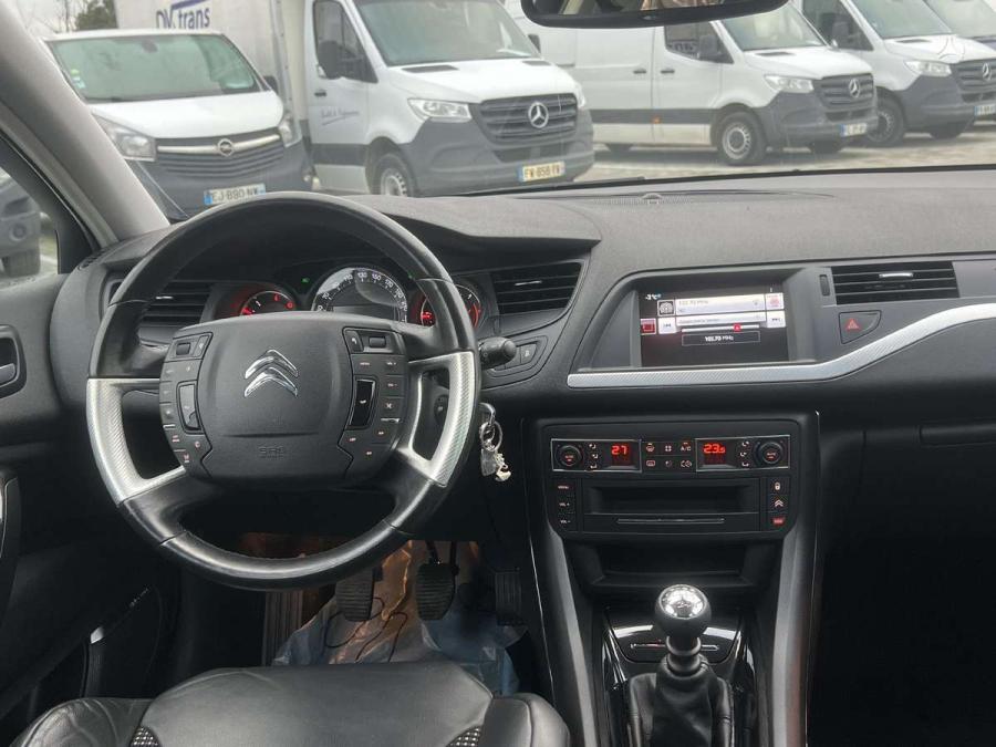 White Citroen C5 2016 in Taurage, with an engine capacity of 2.00 L and mileage of 201 thousand km for 5900 €, photo 11 on AUTOMOTO.COM.LV