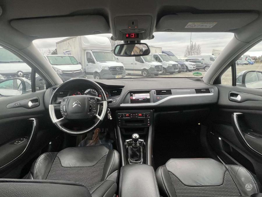 White Citroen C5 2016 in Taurage, with an engine capacity of 2.00 L and mileage of 201 thousand km for 5900 €, photo 12 on AUTOMOTO.COM.LV