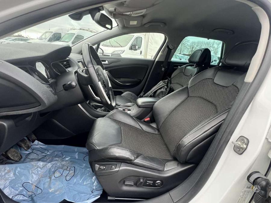 White Citroen C5 2016 in Taurage, with an engine capacity of 2.00 L and mileage of 201 thousand km for 5900 €, photo 14 on AUTOMOTO.COM.LV