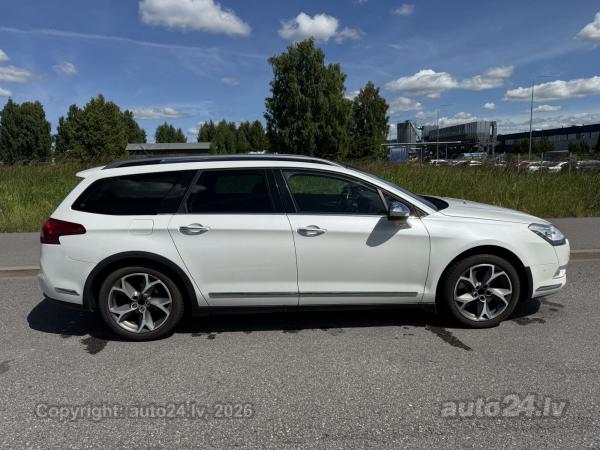Balts Citroen C5 2016 Pērnava, ar dzinēja tilpumu 2.00 L un nobraukumu 175 tūkst. km par 7999 €, foto 5 vietnē AUTOMOTO.COM.LV