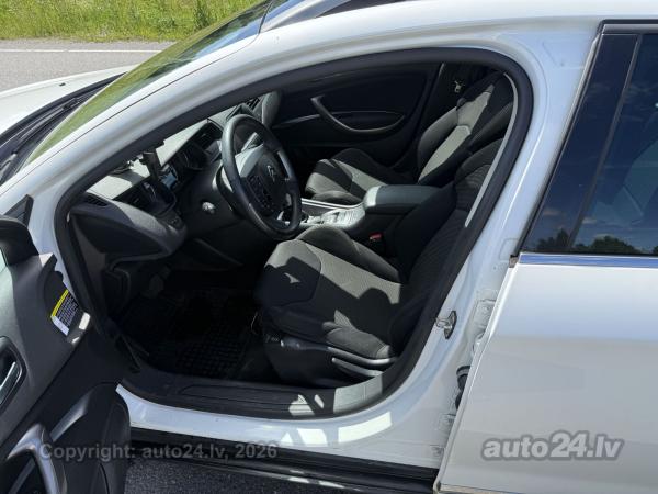 Balts Citroen C5 2016 Pērnava, ar dzinēja tilpumu 2.00 L un nobraukumu 175 tūkst. km par 7999 €, foto 9 vietnē AUTOMOTO.COM.LV