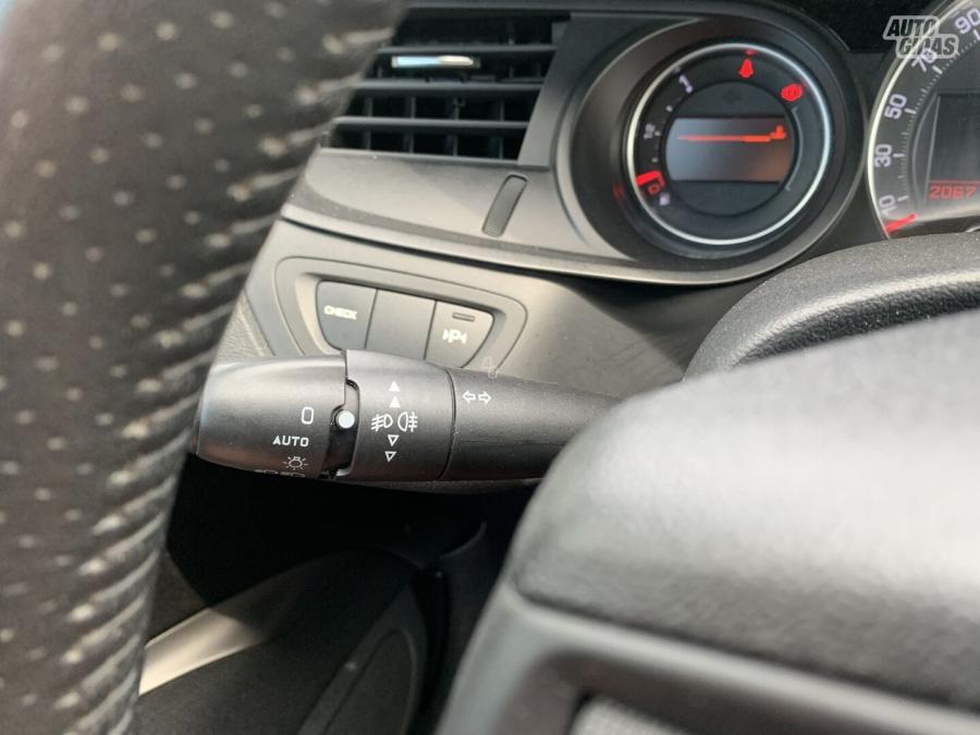 Balts Citroen C5 2016 Kauņa, ar dzinēja tilpumu 2.00 L un nobraukumu 207 tūkst. km par 5799 €, foto 23 vietnē AUTOMOTO.COM.LV