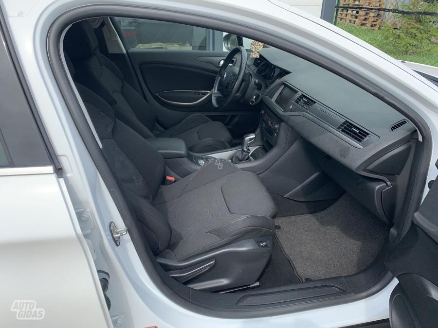 Balts Citroen C5 2016 Kauņa, ar dzinēja tilpumu 2.00 L un nobraukumu 207 tūkst. km par 5799 €, foto 31 vietnē AUTOMOTO.COM.LV