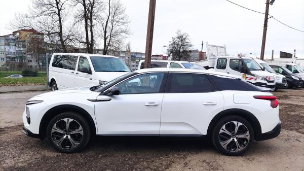 White Citroen C5 2022 in Klaipeda, with an engine capacity of 1.60 L and mileage of 145 thousand km for 20558 €, photo 2 on AUTOMOTO.COM.LV