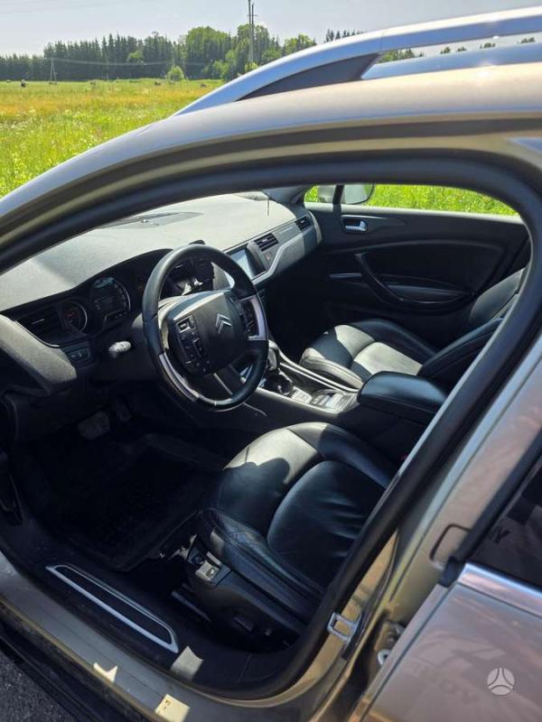 Yellow Citroen C5 2008 in Kedainiai, with an engine capacity of 2.72 L and mileage of 373 thousand km for 2100 €, photo 4 on AUTOMOTO.COM.LV