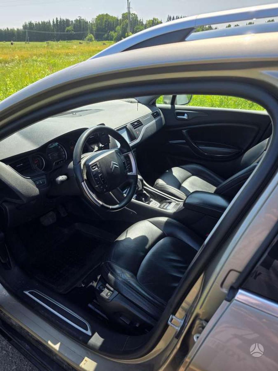 Yellow Citroen C5 2008 in Kedainiai, with an engine capacity of 2.72 L and mileage of 373 thousand km for 2100 €, photo 5 on AUTOMOTO.COM.LV