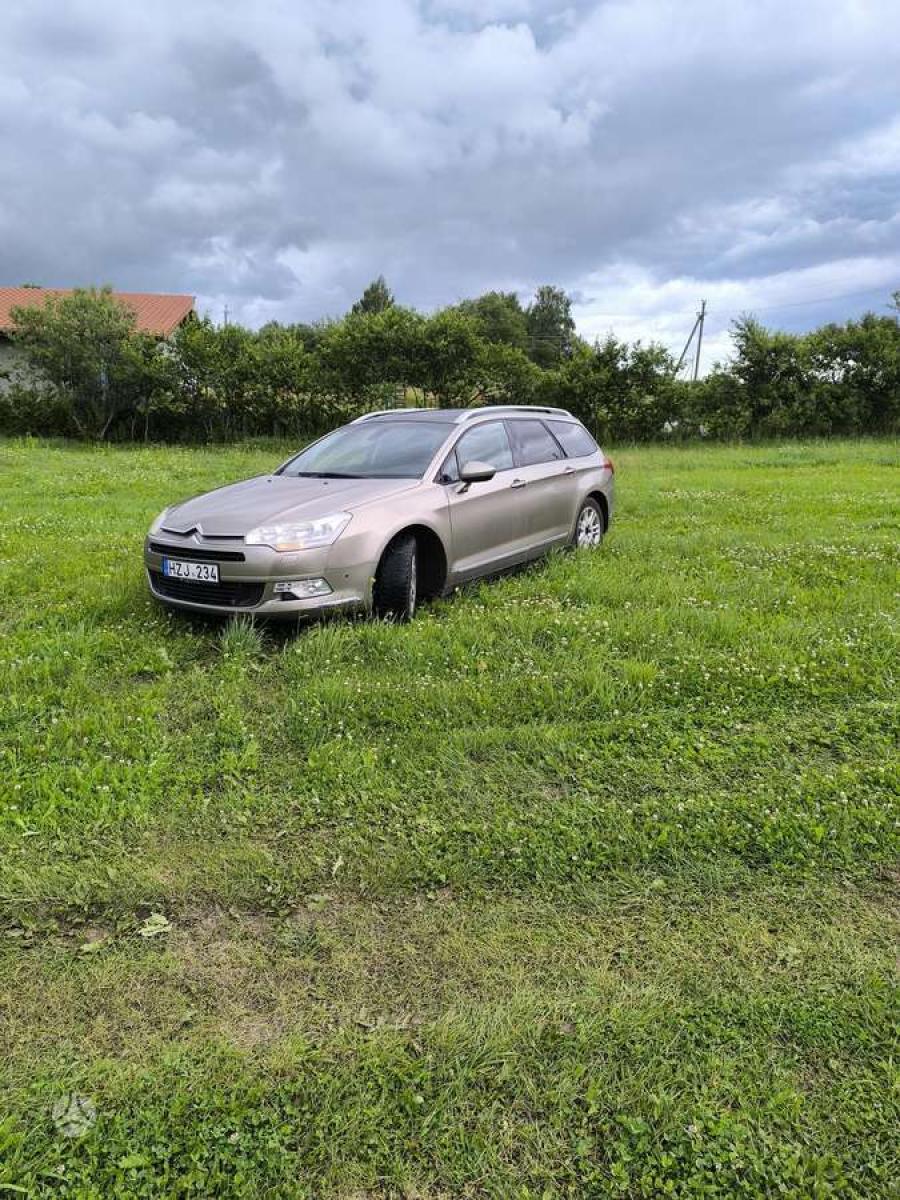 Yellow Citroen C5 2009 in Vilnius, with an engine capacity of 2.00 L and mileage of 376 thousand km for 1200 €, photo 1 on AUTOMOTO.COM.LV