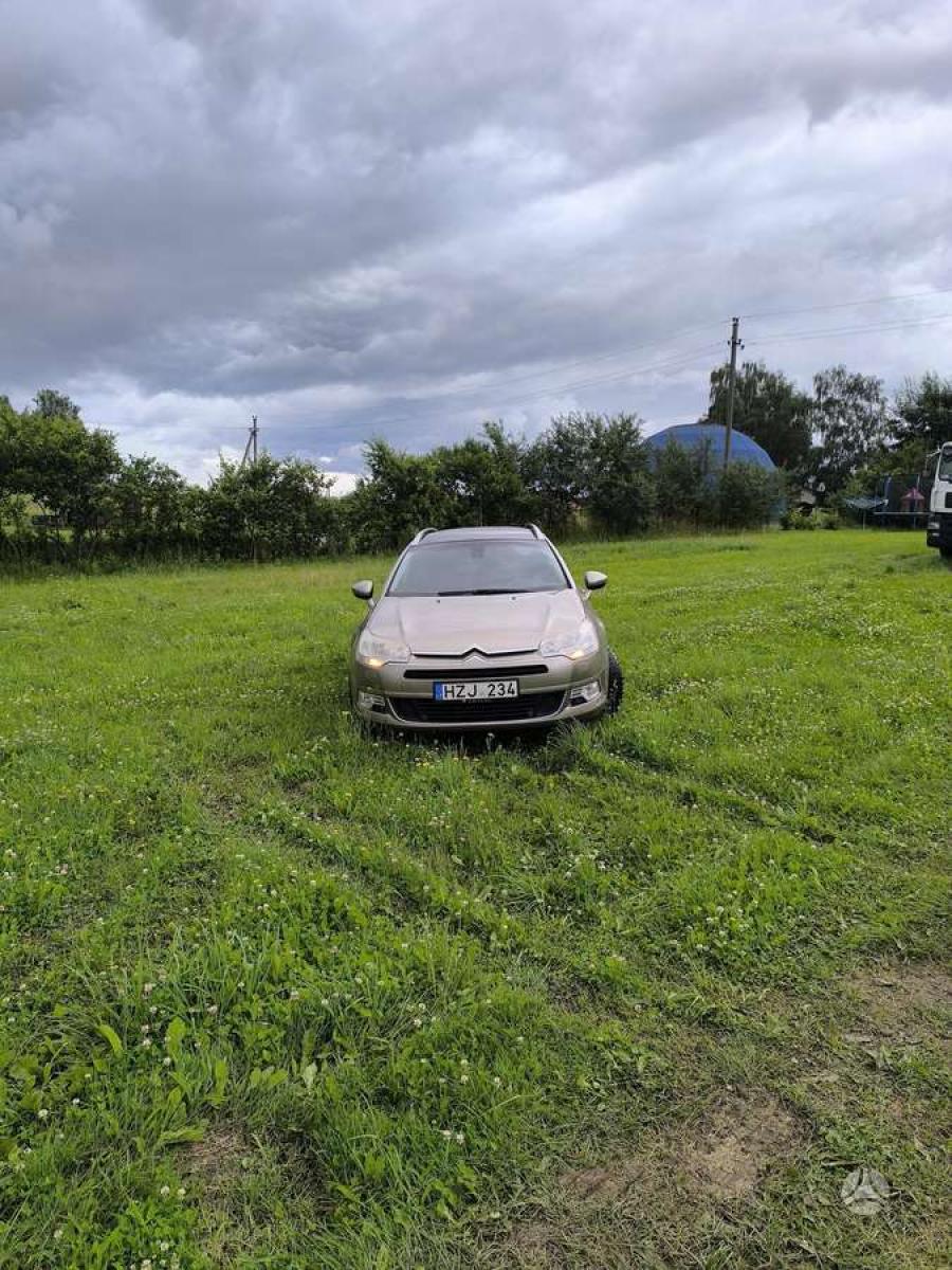 Yellow Citroen C5 2009 in Vilnius, with an engine capacity of 2.00 L and mileage of 376 thousand km for 1200 €, photo 3 on AUTOMOTO.COM.LV