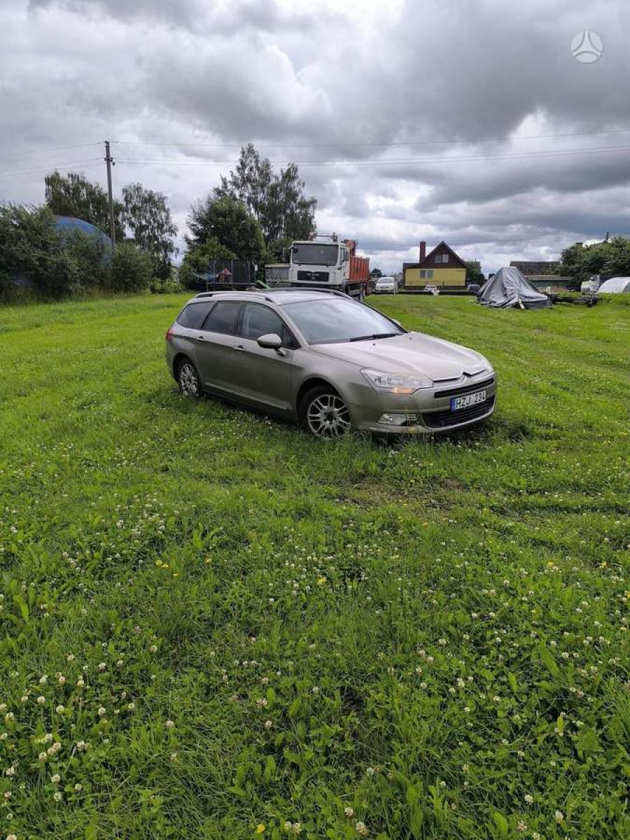 Yellow Citroen C5 2009 in Vilnius, with an engine capacity of 2.00 L and mileage of 376 thousand km for 1200 €, photo 4 on AUTOMOTO.COM.LV