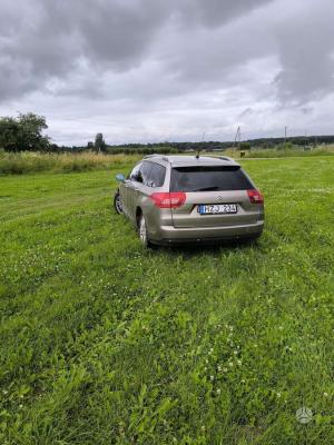 Yellow Citroen C5 2009 in Vilnius, with an engine capacity of 2.00 L and mileage of 376 thousand km for 1200 €, photo 8 on AUTOMOTO.COM.LV