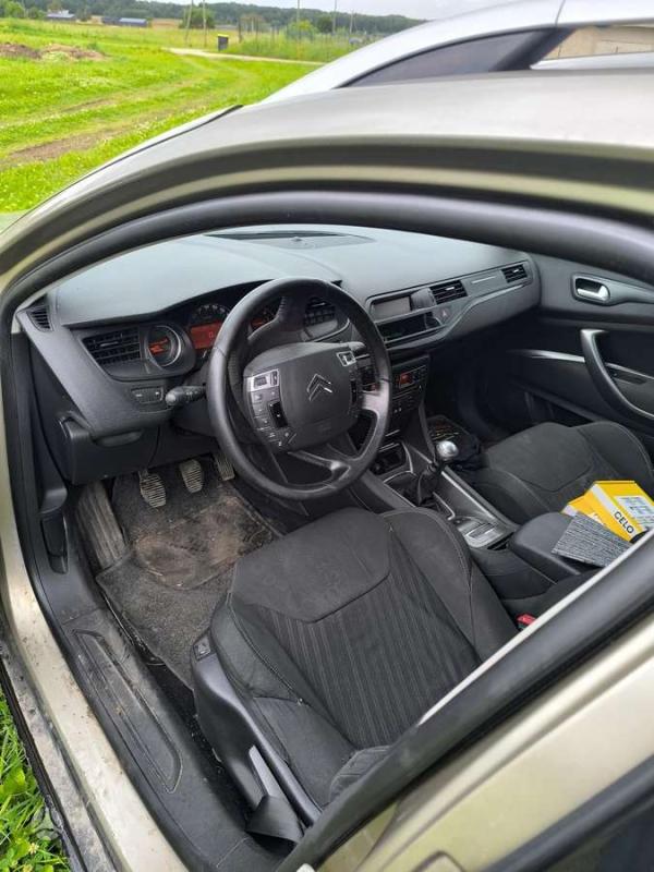 Dzeltens Citroen C5 2009 Viļņa, ar dzinēja tilpumu 2.00 L un nobraukumu 376 tūkst. km par 1200 €, foto 8 vietnē AUTOMOTO.COM.LV