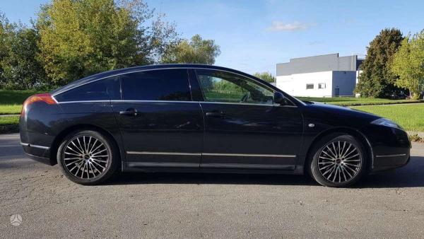 Citroen C6 2007 Šauļi vietnē Melns Citroen C6 2007 Šauļi, ar dzinēja tilpumu 2.72 L un nobraukumu 168 tūkst. km par 4200 €, foto 5 vietnē AUTOMOTO.COM.LV