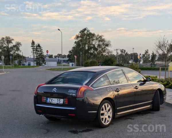 Citroen C6 2007 in Bauska on AUTOMOTO.COM.LV Black Citroen C6 2007 in Bauska, with an engine capacity of 2.70 L and mileage of 280 thousand km for 3700 €, photo 4 on AUTOMOTO.COM.LV
