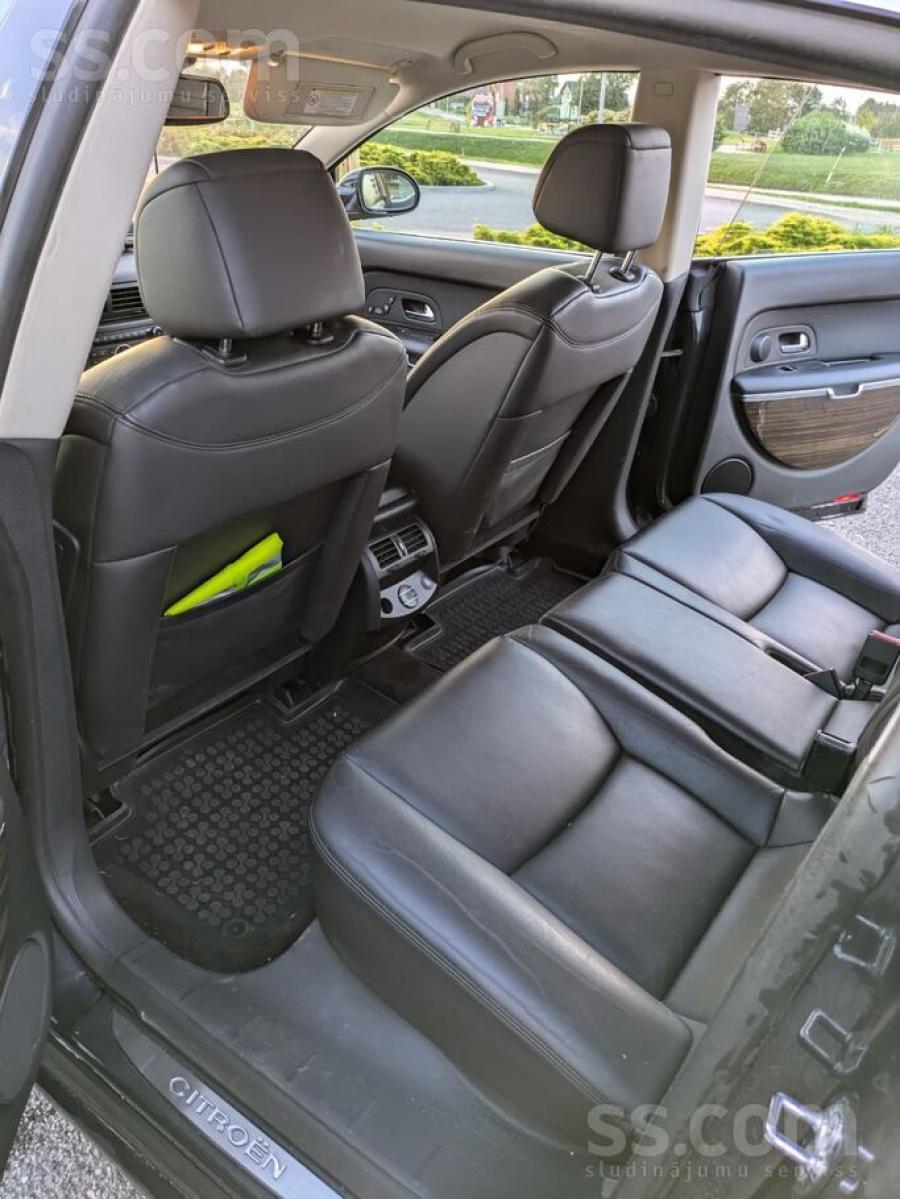 Black Citroen C6 2007 in Bauska, with an engine capacity of 2.70 L and mileage of 280 thousand km for 3700 €, photo 9 on AUTOMOTO.COM.LV