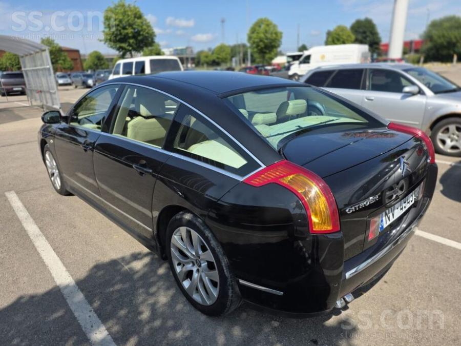 Black Citroen C6 2008 in Riga, with an engine capacity of 2.70 L and mileage of 132 thousand km for 6900 €, photo 6 on AUTOMOTO.COM.LV