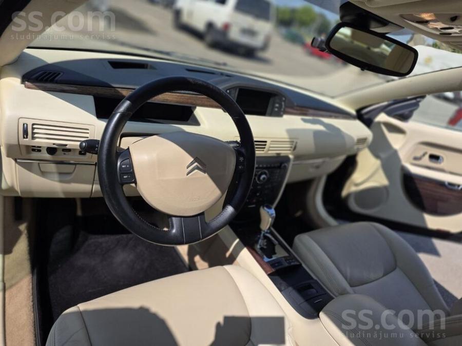 Black Citroen C6 2008 in Riga, with an engine capacity of 2.70 L and mileage of 132 thousand km for 6900 €, photo 8 on AUTOMOTO.COM.LV