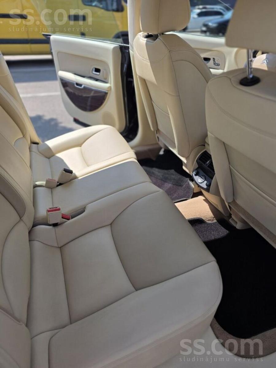 Black Citroen C6 2008 in Riga, with an engine capacity of 2.70 L and mileage of 132 thousand km for 6900 €, photo 9 on AUTOMOTO.COM.LV