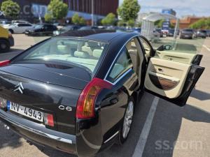 Black Citroen C6 2008 in Riga, with an engine capacity of 2.70 L and mileage of 132 thousand km for 6900 €, photo 11 on AUTOMOTO.COM.LV