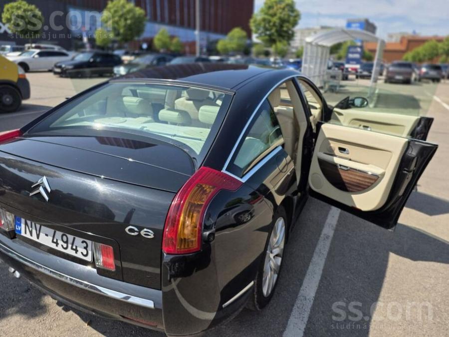 Black Citroen C6 2008 in Riga, with an engine capacity of 2.70 L and mileage of 132 thousand km for 6900 €, photo 11 on AUTOMOTO.COM.LV