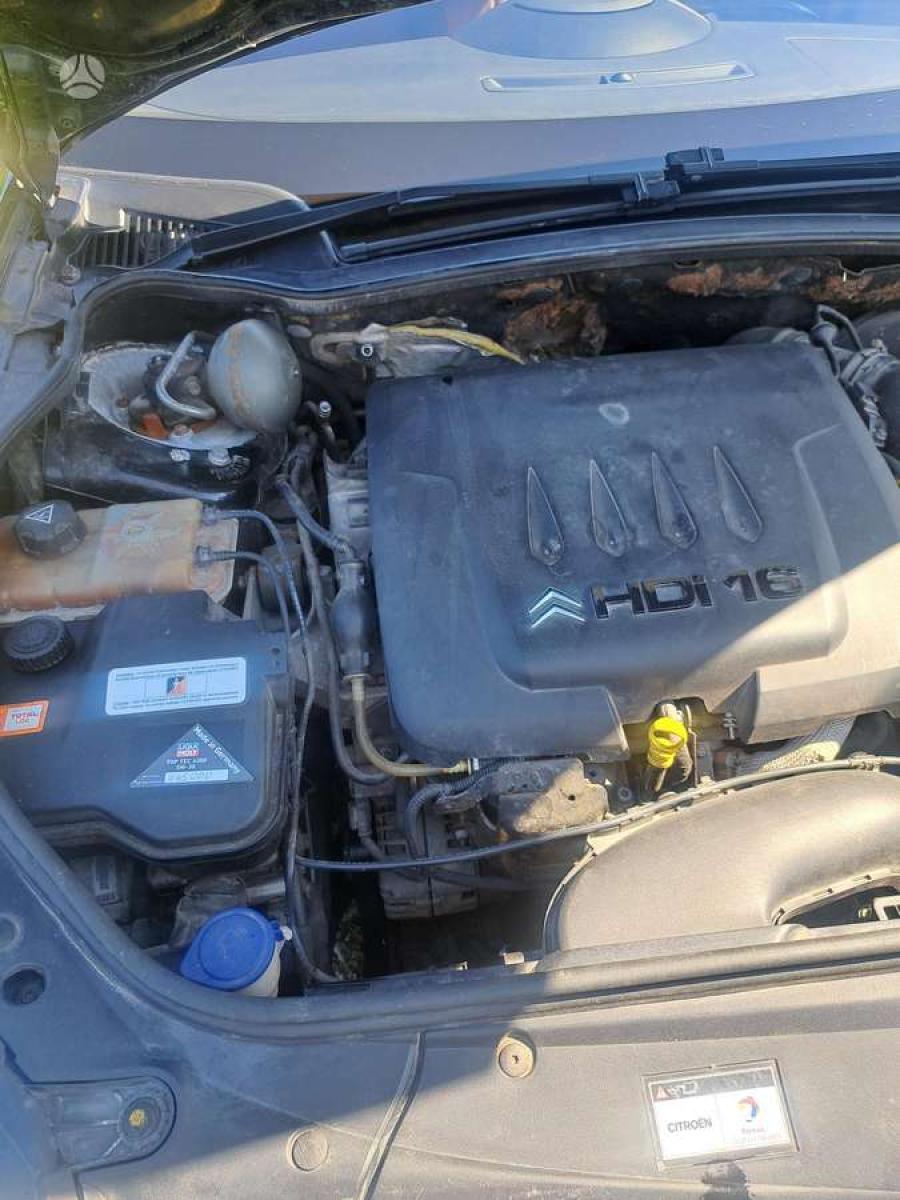 Melns Citroen C6 2010 Viļņa, ar dzinēja tilpumu 2.18 L un nobraukumu 255 tūkst. km par 5000 €, foto 11 vietnē AUTOMOTO.COM.LV