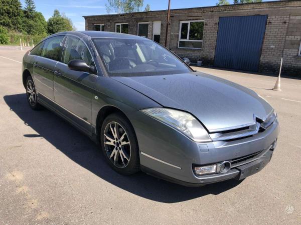 Blue Citroen C6 2006 in Silute, with an engine capacity of 2.95 L and mileage of 315 thousand km for 1800 €, photo 5 on AUTOMOTO.COM.LV
