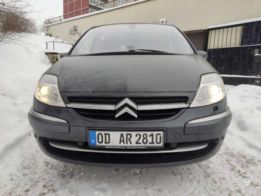 Black Citroen C8 2008 in Vilnius, with an engine capacity of 2.18 L and mileage of 294 thousand km for 2400 €, photo 3 on AUTOMOTO.COM.LV
