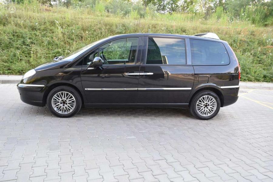 Melns Citroen C8 2012 Viļņa, ar dzinēja tilpumu 2.00 L un nobraukumu 264 tūkst. km par 4150 €, foto 5 vietnē AUTOMOTO.COM.LV