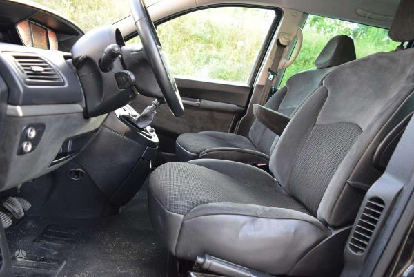 Melns Citroen C8 2012 Viļņa, ar dzinēja tilpumu 2.00 L un nobraukumu 264 tūkst. km par 4150 €, foto 9 vietnē AUTOMOTO.COM.LV