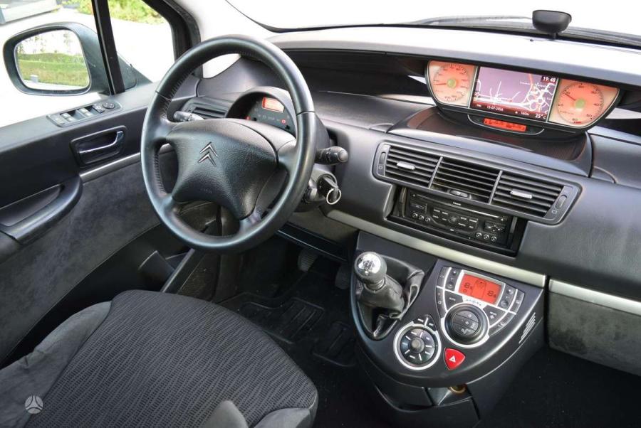 Melns Citroen C8 2012 Viļņa, ar dzinēja tilpumu 2.00 L un nobraukumu 264 tūkst. km par 4150 €, foto 16 vietnē AUTOMOTO.COM.LV