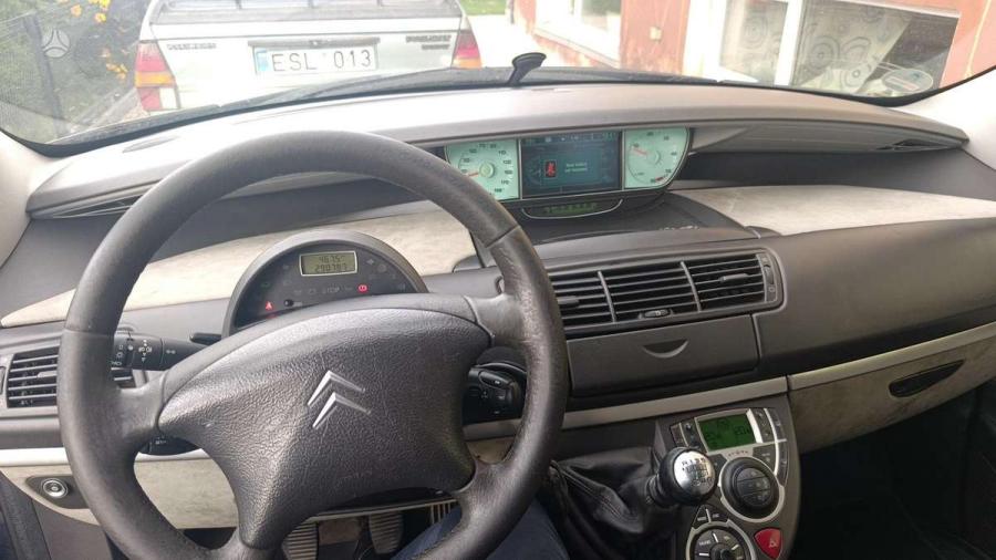 Blue Citroen C8 2004 in Siauliai, with an engine capacity of 2.18 L and mileage of 291 thousand km for 1500 €, photo 5 on AUTOMOTO.COM.LV
