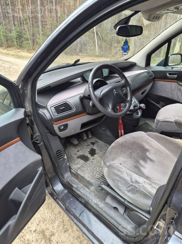Green Citroen C8 2004 in Jelgava, with an engine capacity of 2.20 L and mileage of 296 thousand km for 1350 €, photo 6 on AUTOMOTO.COM.LV