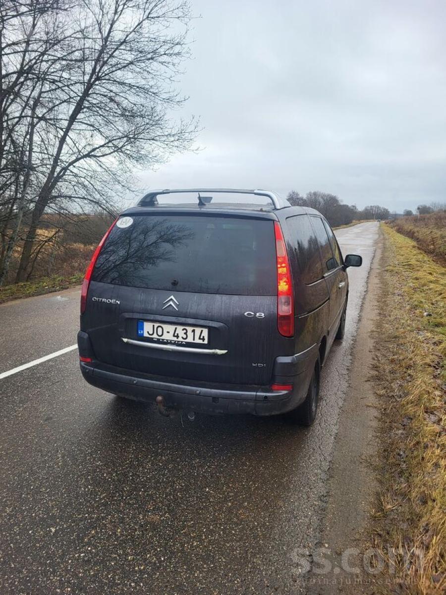 Pelēks Citroen C8 2002 Daugavpils, ar dzinēja tilpumu 2.20 L un nobraukumu 300 tūkst. km par 600 €, foto 5 vietnē AUTOMOTO.COM.LV