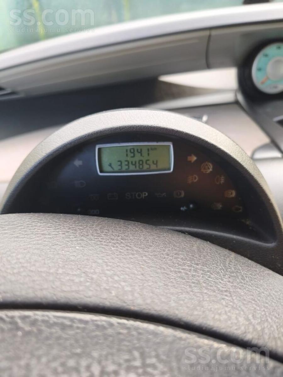 Pelēks Citroen C8 2003 Daugavpils, ar dzinēja tilpumu 2.20 L un nobraukumu 335 tūkst. km par 1000 €, foto 5 vietnē AUTOMOTO.COM.LV