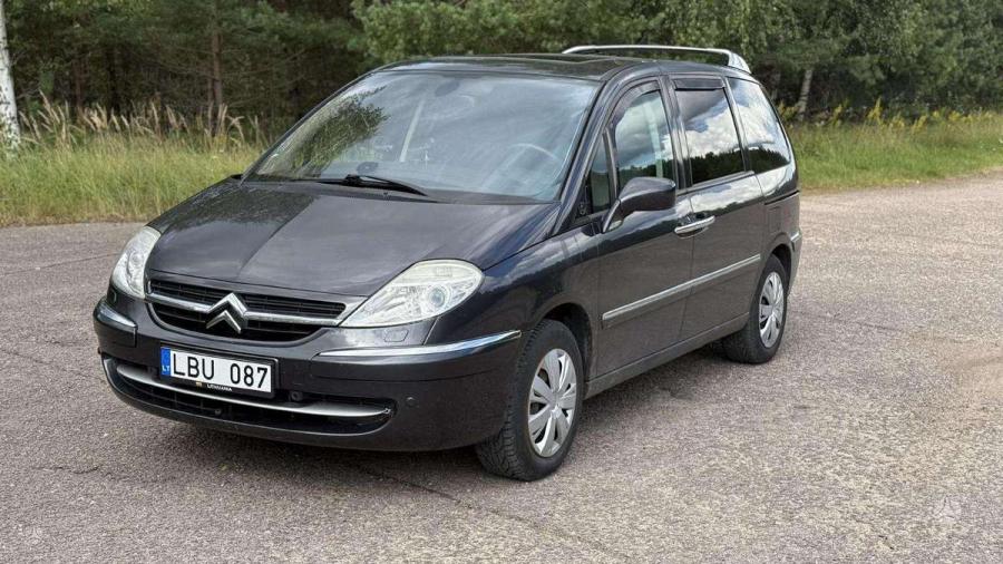 Grey Citroen C8 2008 in Visaginas, with an engine capacity of 2.00 L and mileage of 213 thousand km for 1499 €, photo 1 on AUTOMOTO.COM.LV